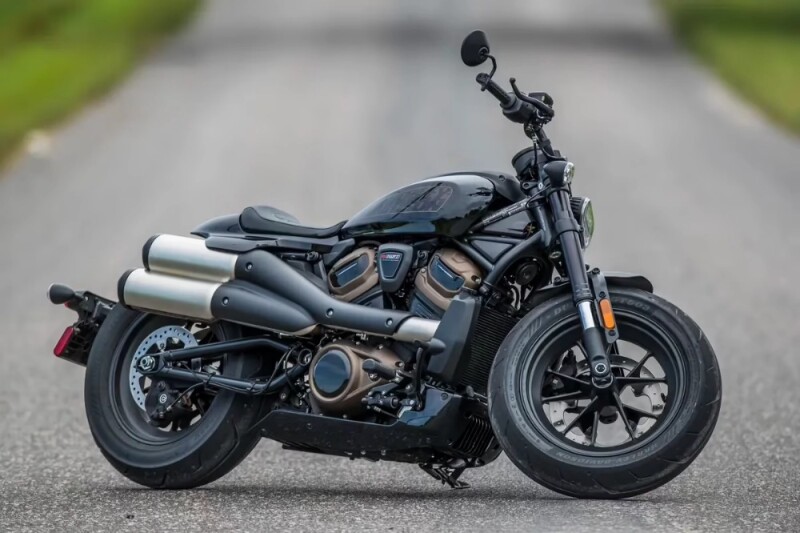 Motorrijder valt en voorkomt aanrijding met bliksemsnelle reactie – STVS