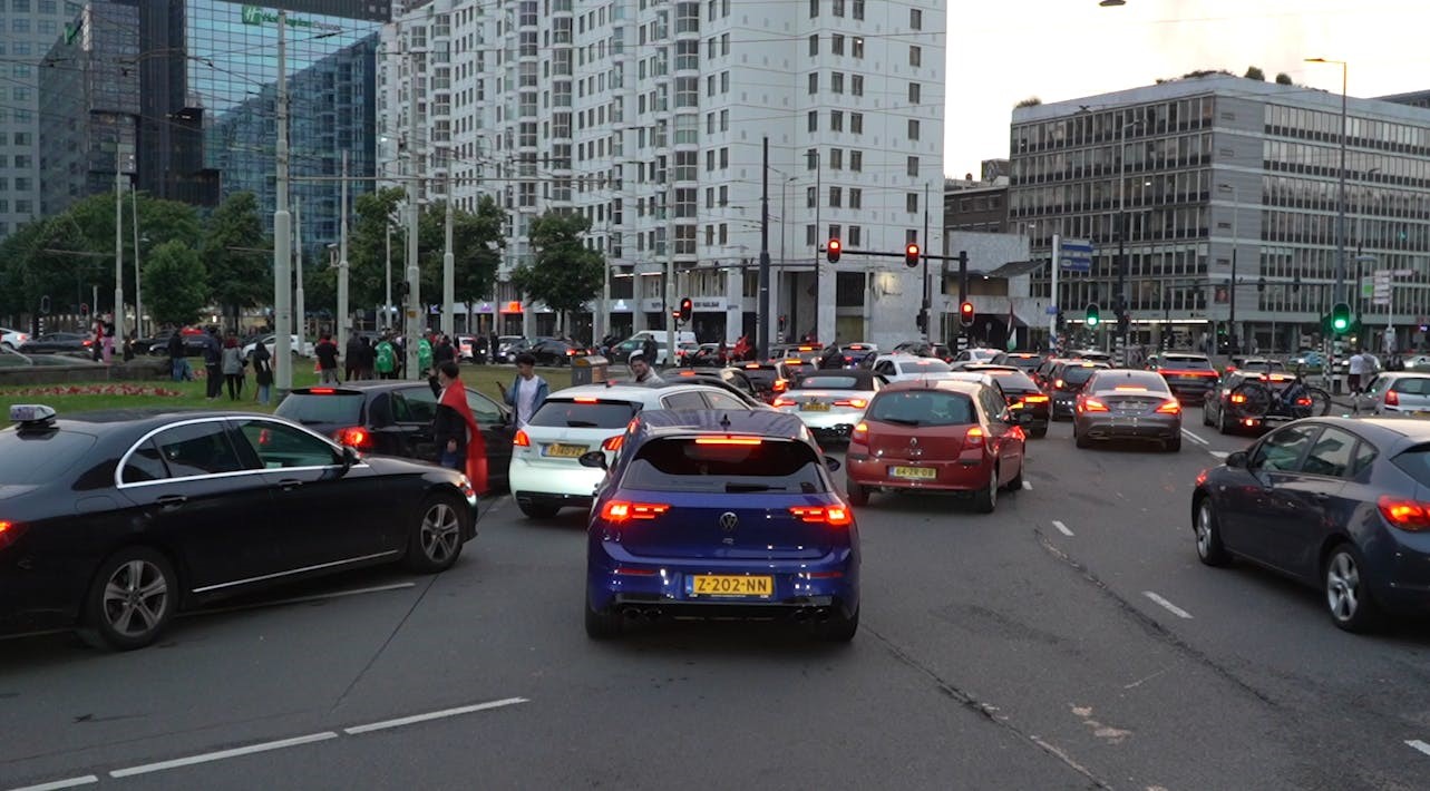 Verkeerschaos in Rotterdam door uitbundige Turkse voetbalfans – STVS