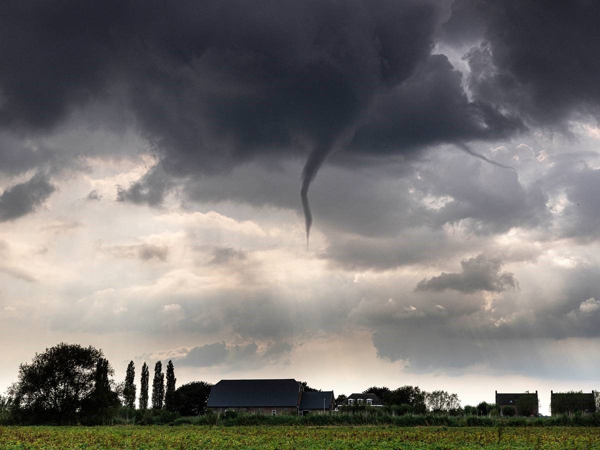 Omstanders filmen razende tornado in oosten van Spanje – STVS