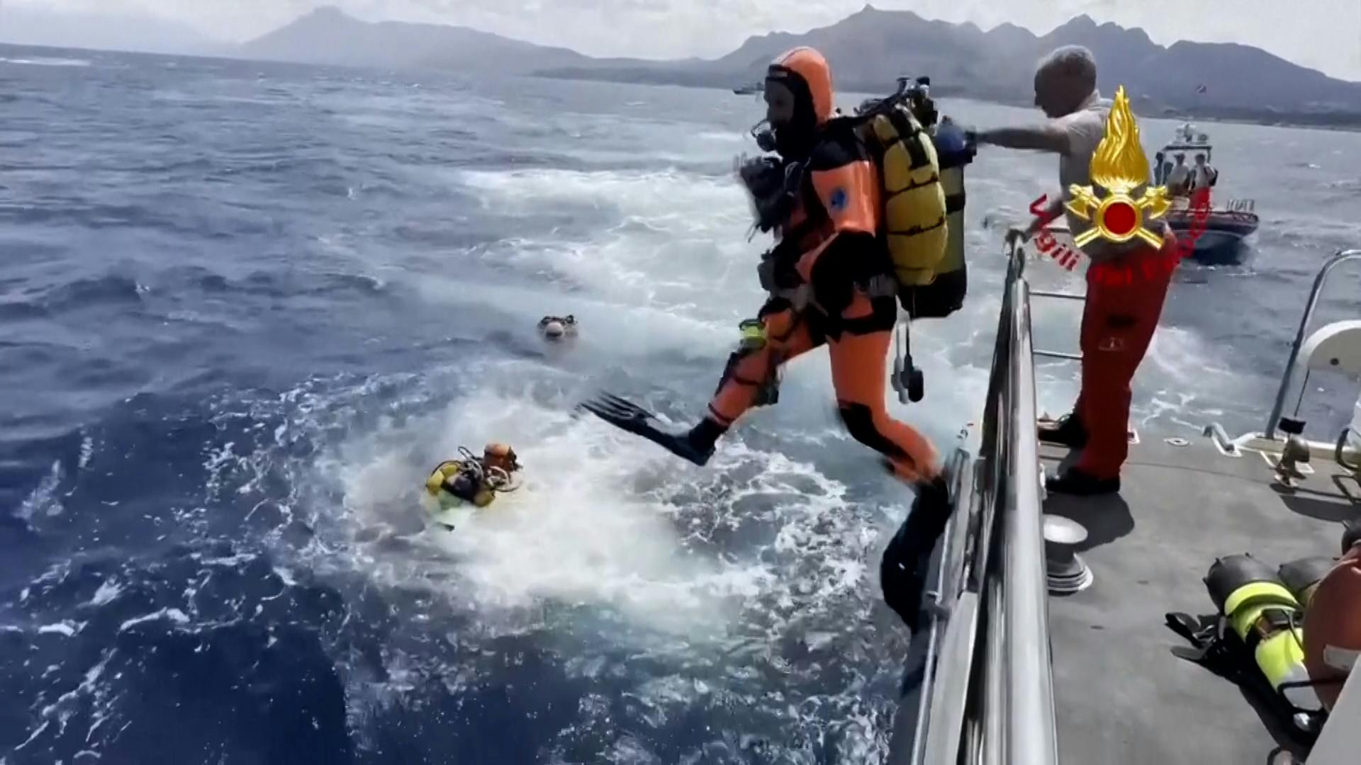 UPDATE: Duikers zoeken naar opvarenden gezonken zeiljacht Sicilië – STVS